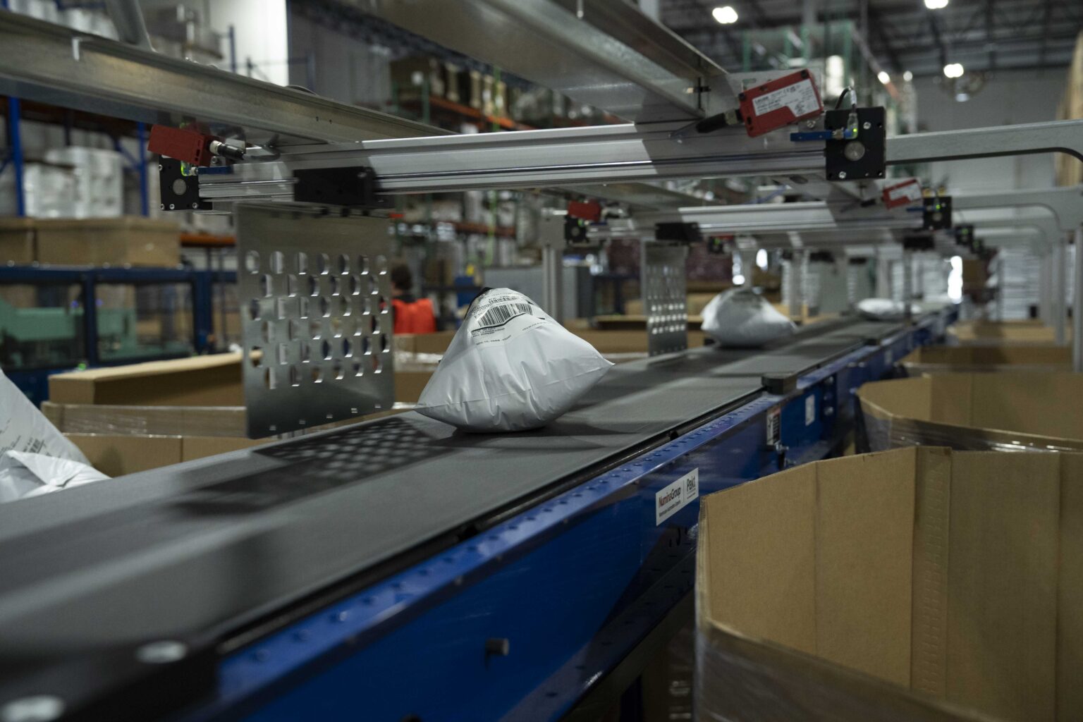 Small Parcel and Polybag Sorter - NuminaGroup